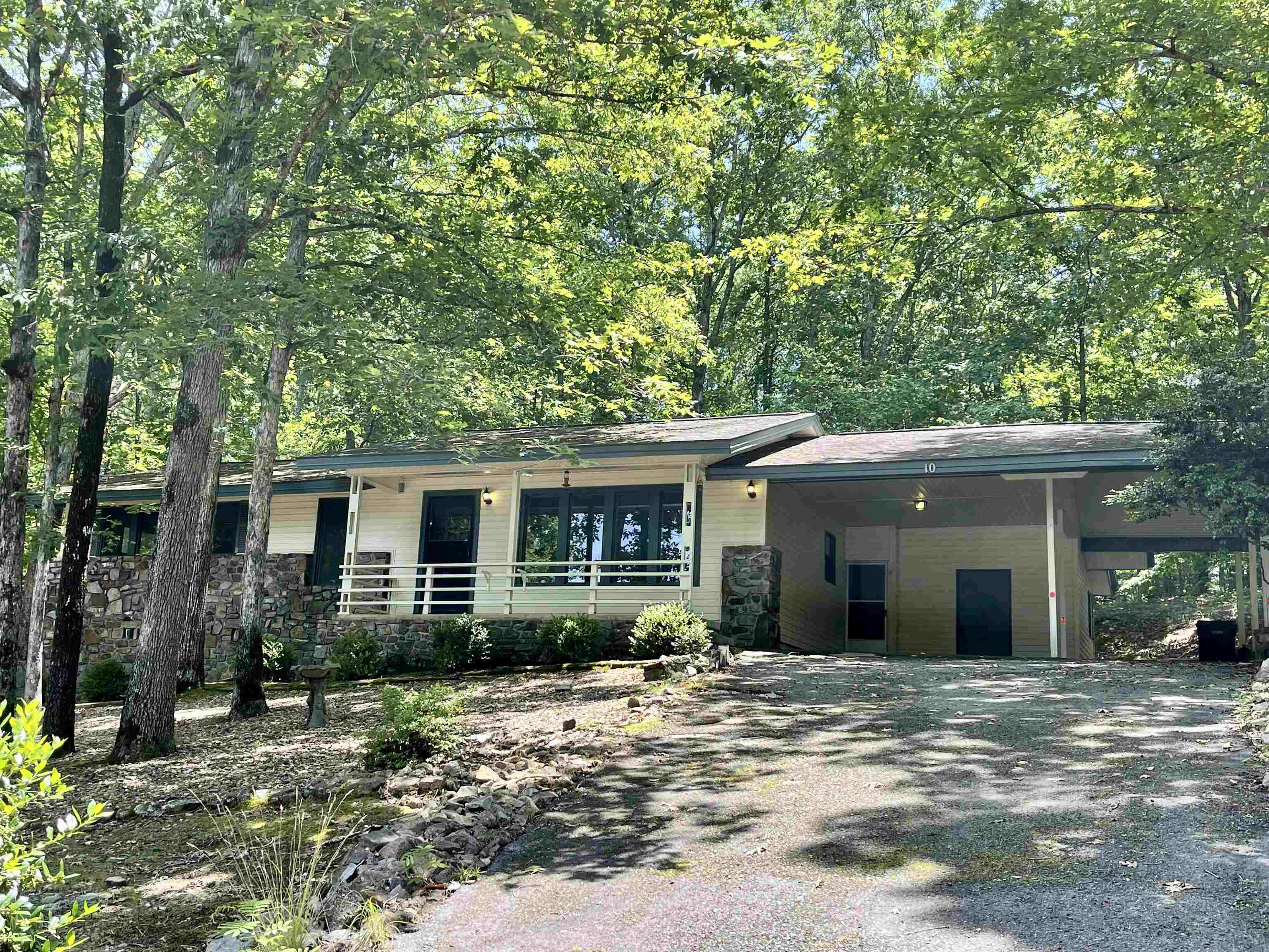 10 Magda Lane, Hot Springs Vill., AR 71909